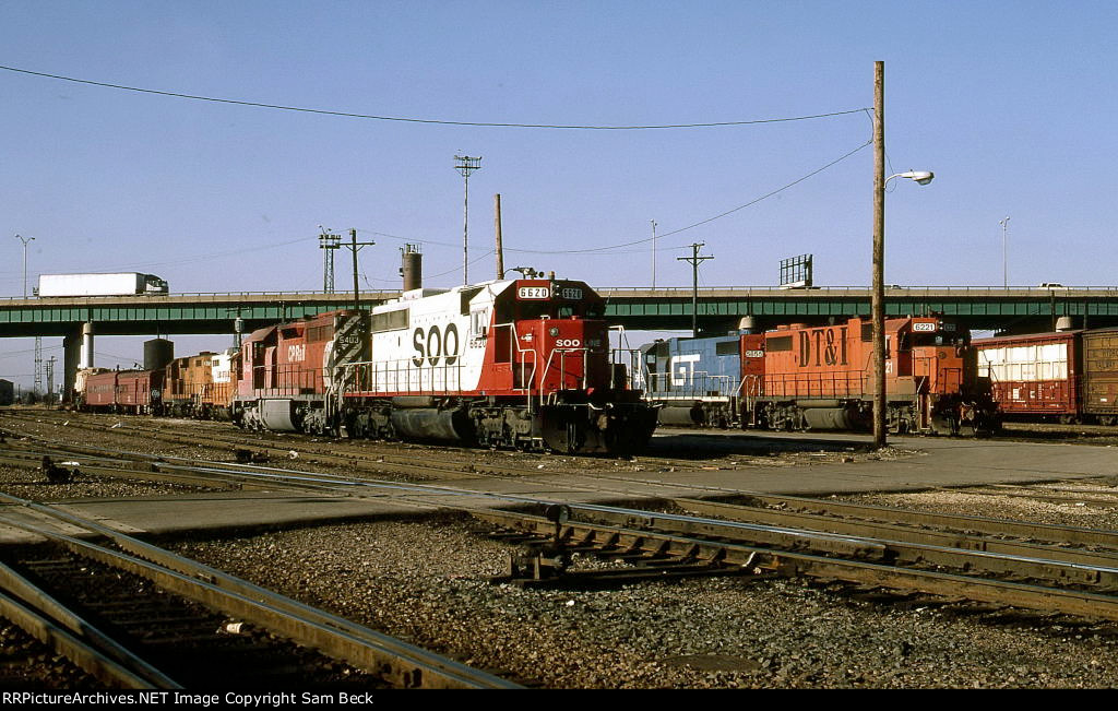SOO 6620, CP 5403, GTW 5855, and 6221
